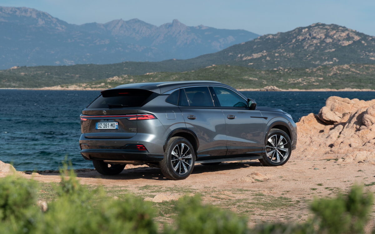 SUV PHEV με 0-100 km/h σε 6,9’’, κατανάλωση 0,6 lt/100 km και τιμή 32. ...